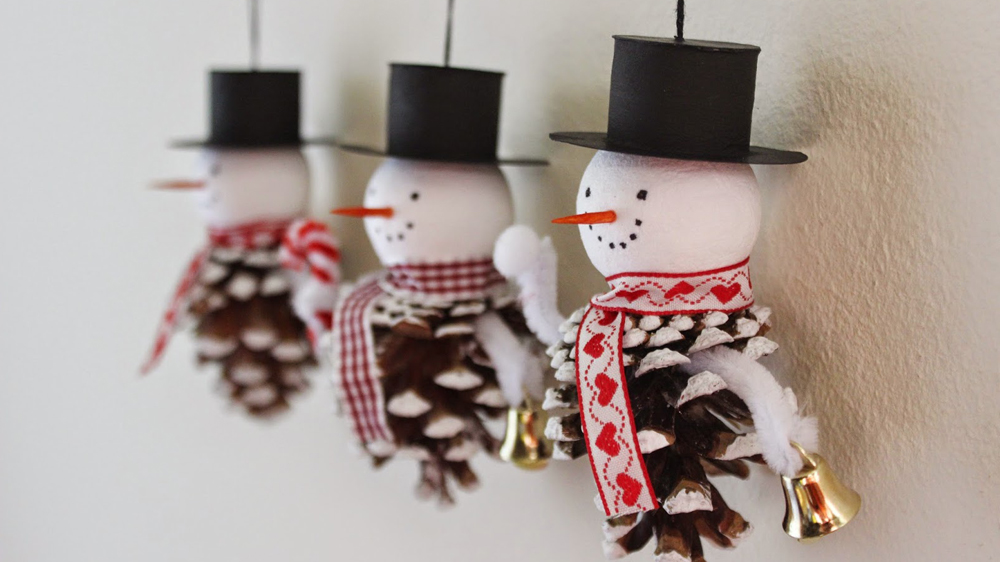 23 idées déco d'hiver à base pommes de pin | MOMES