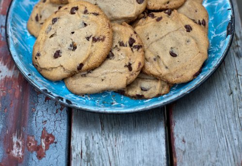 Recette Cookies aux pépites de chocolat et noix de Carlotta | MOMES