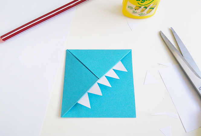DIY origami : marque page en forme de petits monstres | MOMES
