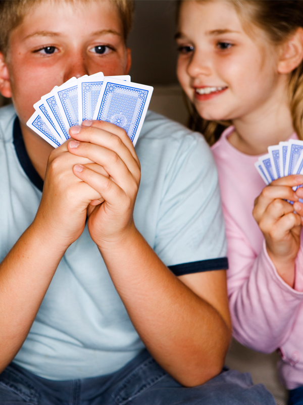 Jeu de carte la bataille : les règles | MOMES