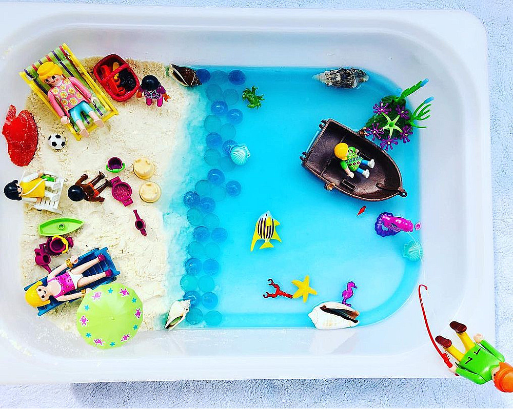 14 bacs sensoriels sur le thème de la plage et des vacances | MOMES