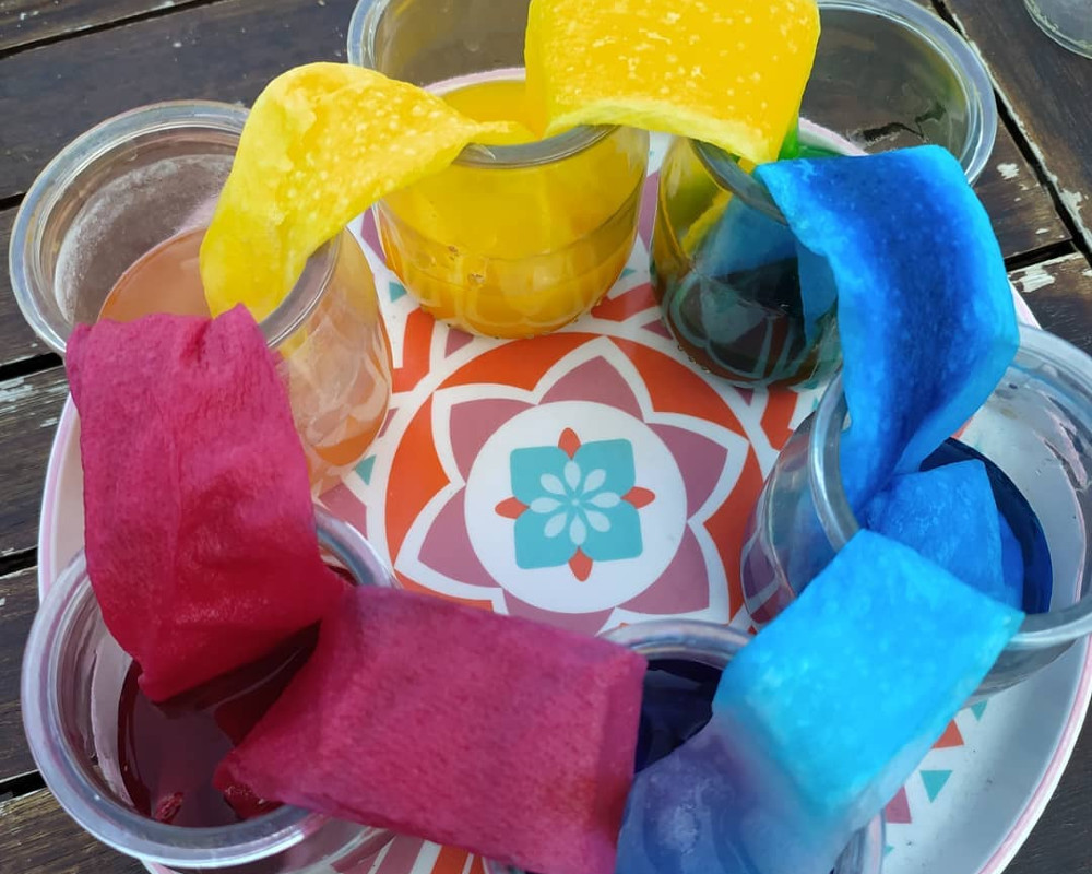 18 jeux pour apprendre les couleurs aux enfants | MOMES