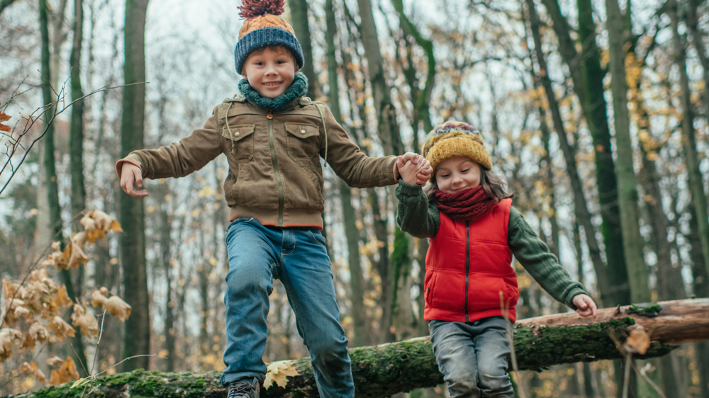 Faites le plein d'idées de jeux d'extérieur avec les enfants en hiver ...
