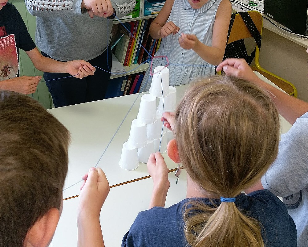 15 activités avec des gobelets pour amuser les enfants | MOMES