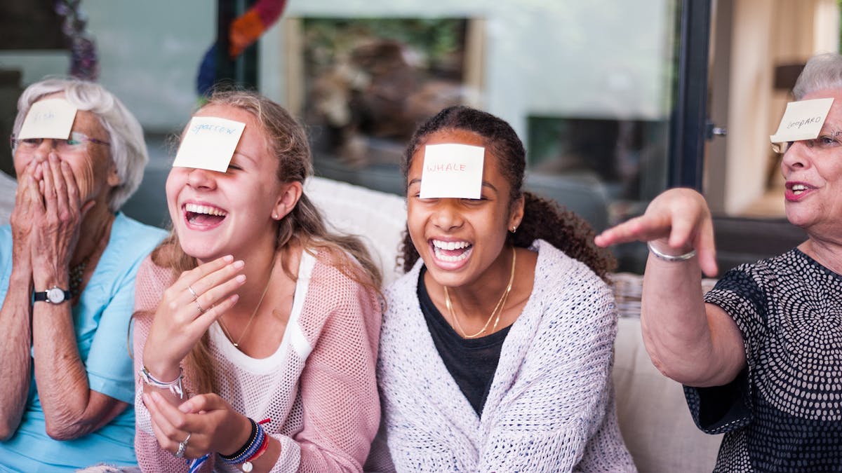 Découvrez comment jouer au fameux jeu du Post-it | MOMES