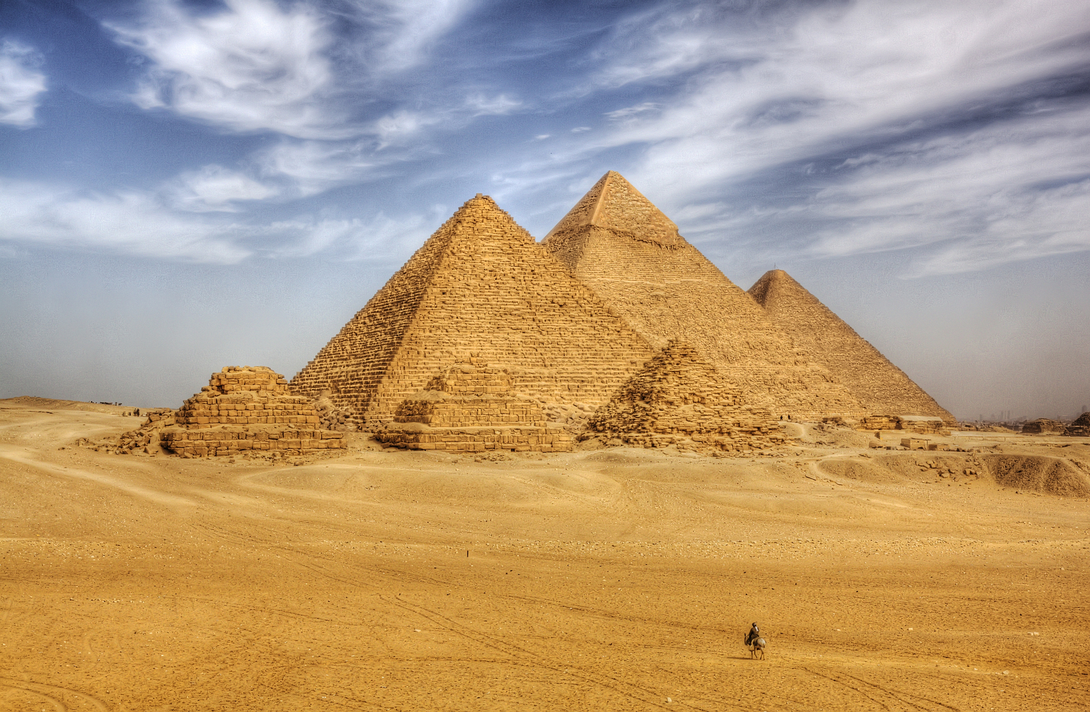 Comment ont été construit les pyramides ? | MOMES