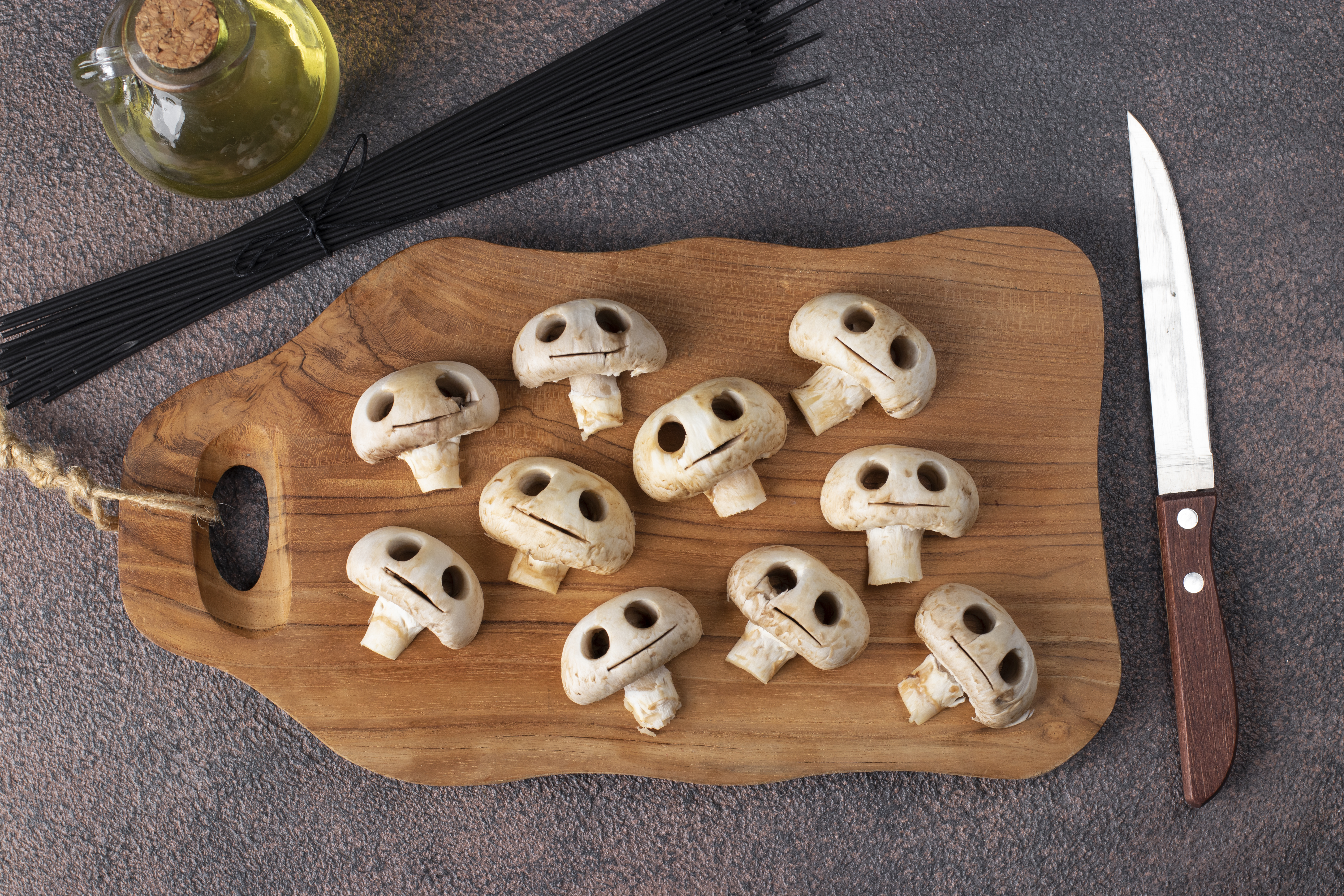 Recette d'Halloween : spaghettis aux champi-squelettes | MOMES